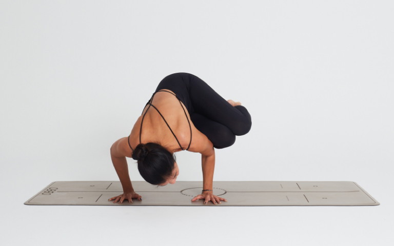 Bakasana o la postura del cuervo - Xuan Lan Yoga